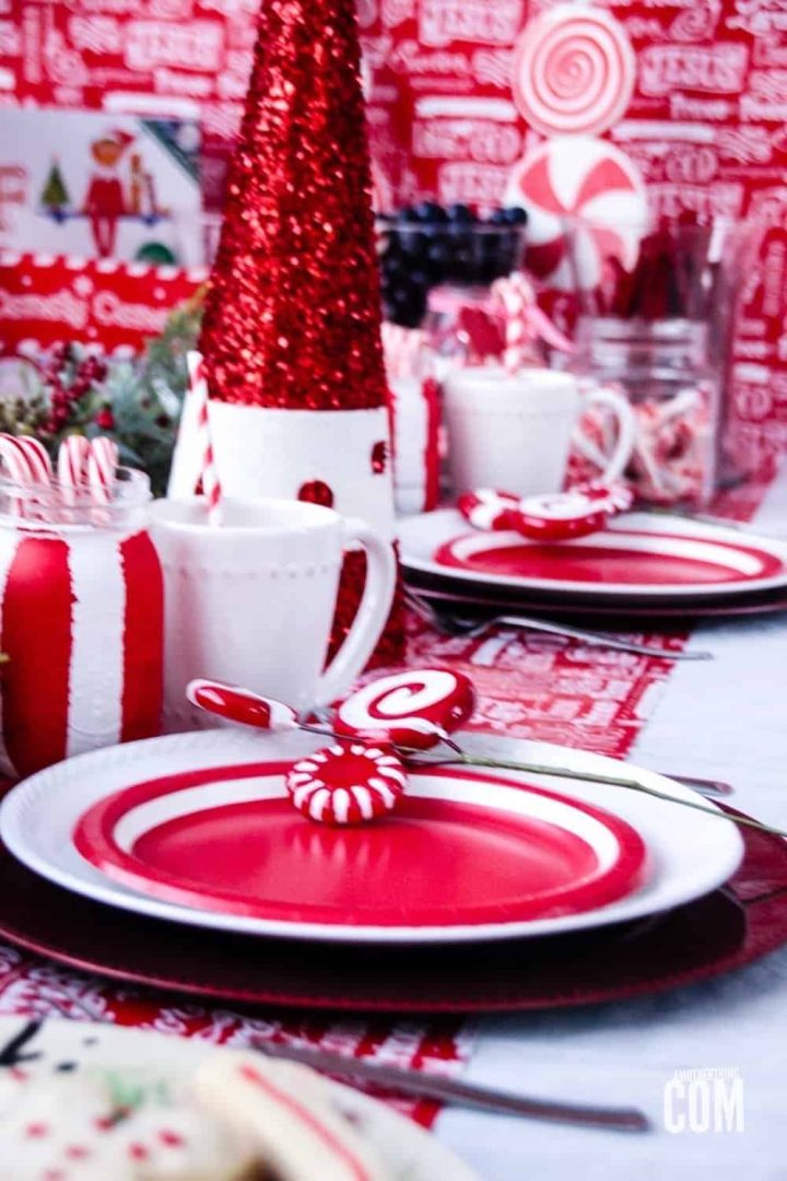 Elf of the Shelf Christmas Table | It's a Mother Thing