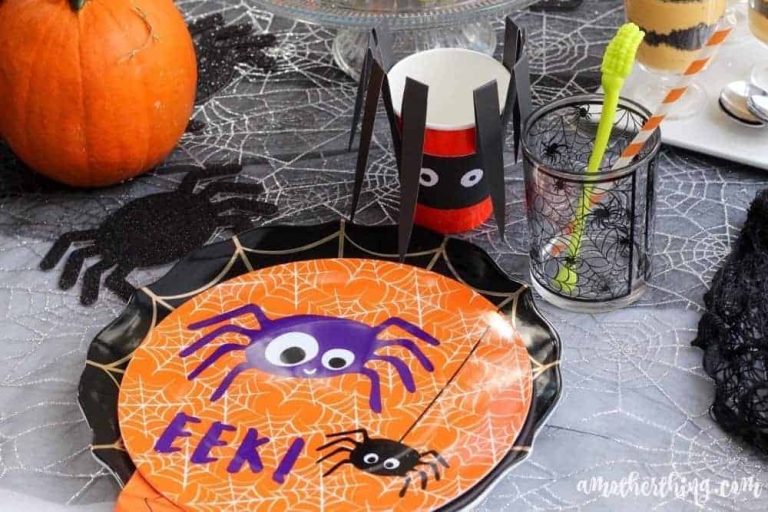 Spider-Themed Halloween Tablescape
