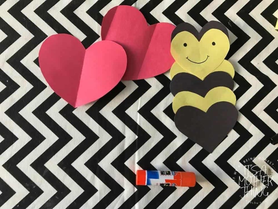 "Bee" Mine Valentine | Easy Construction Paper Craft | It's a Mother Thing