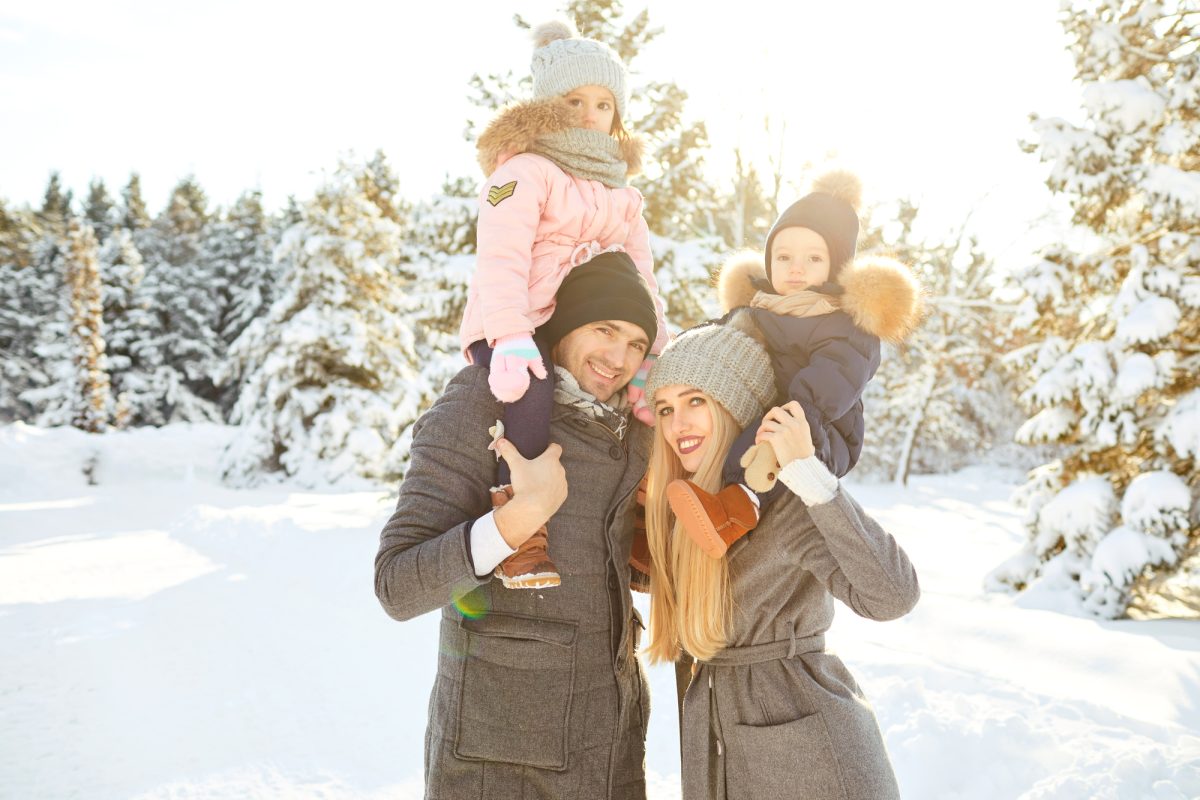10 Winter Family Photoshoot Outfit Ideas & Tips | It's a Mother Thing