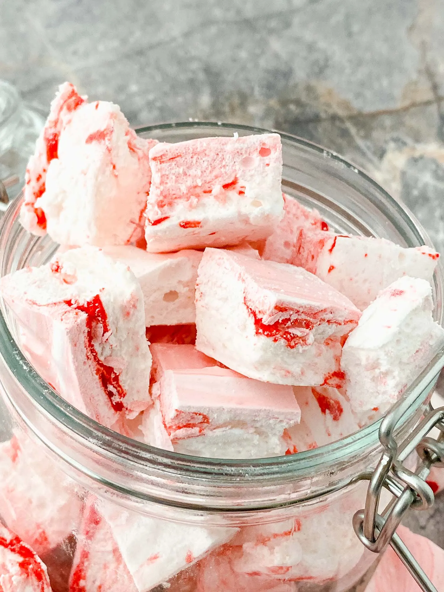 How to Make Easy Homemade Peppermint Marshmallows | It's a Mother Thing