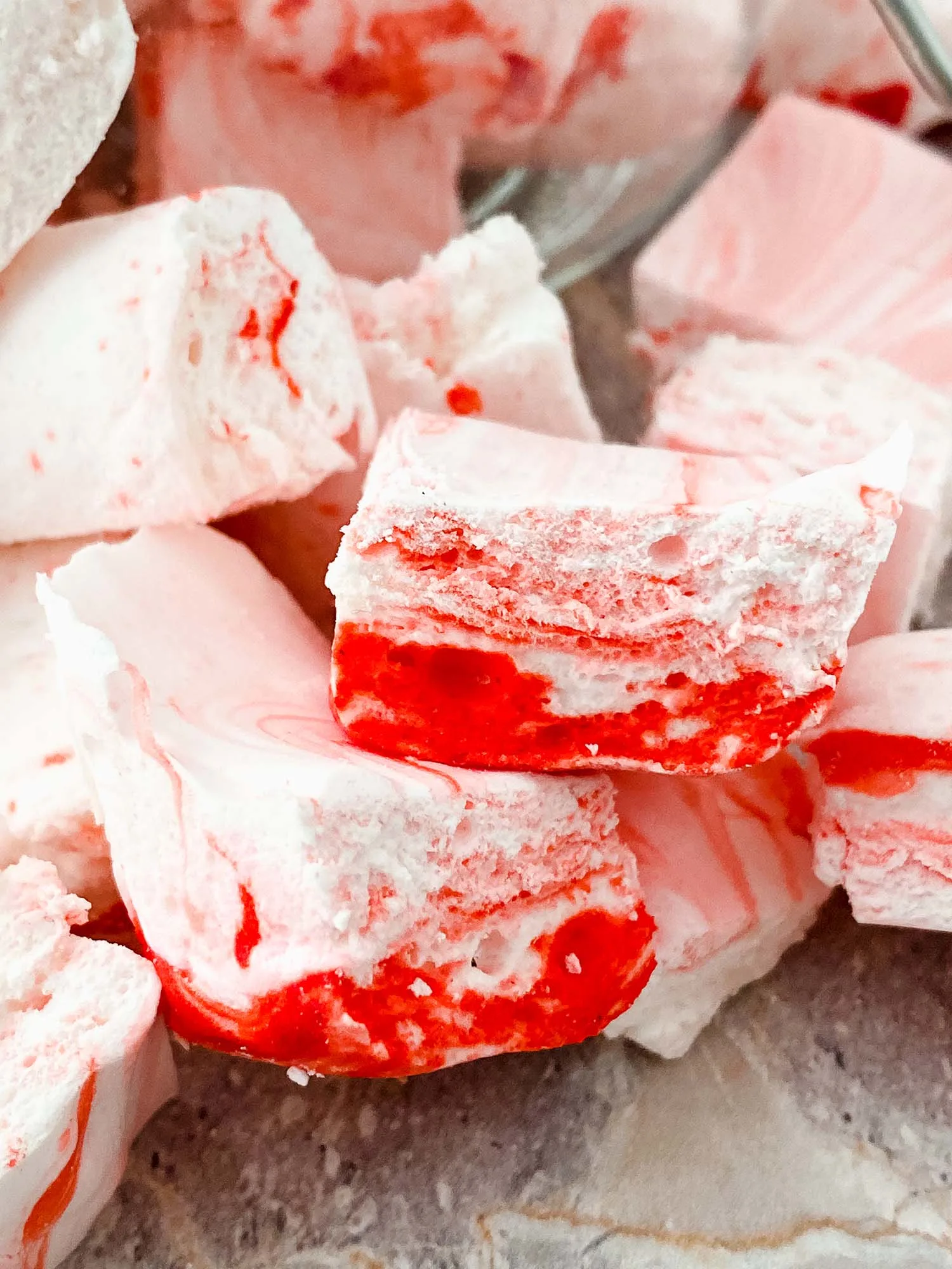 How to Make Easy Homemade Peppermint Marshmallows | It's a Mother Thing